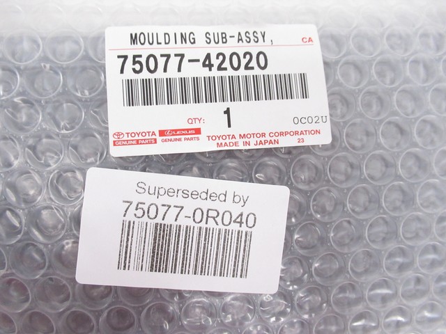 Toyota Rav4 OEM Right Rear Door Lower Side Molding 75077-0r040 for sale ...