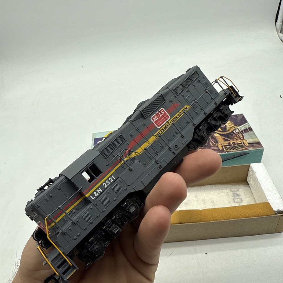 Athearn HO Scale L&N SCL GP9 #2321 Powered Diesel Locomotive Engine | eBay