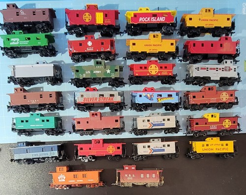 FB2: Lot of 26 Mixed HO Scale Cabooses Atlas Tyco Life-Like Santa Fe ...