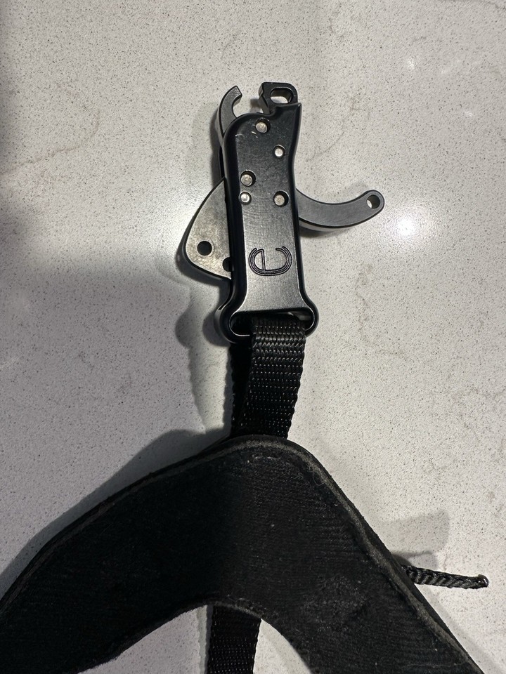 Carter Two Shot Black Hook & Loop Strap Release (RWTS1631) | eBay