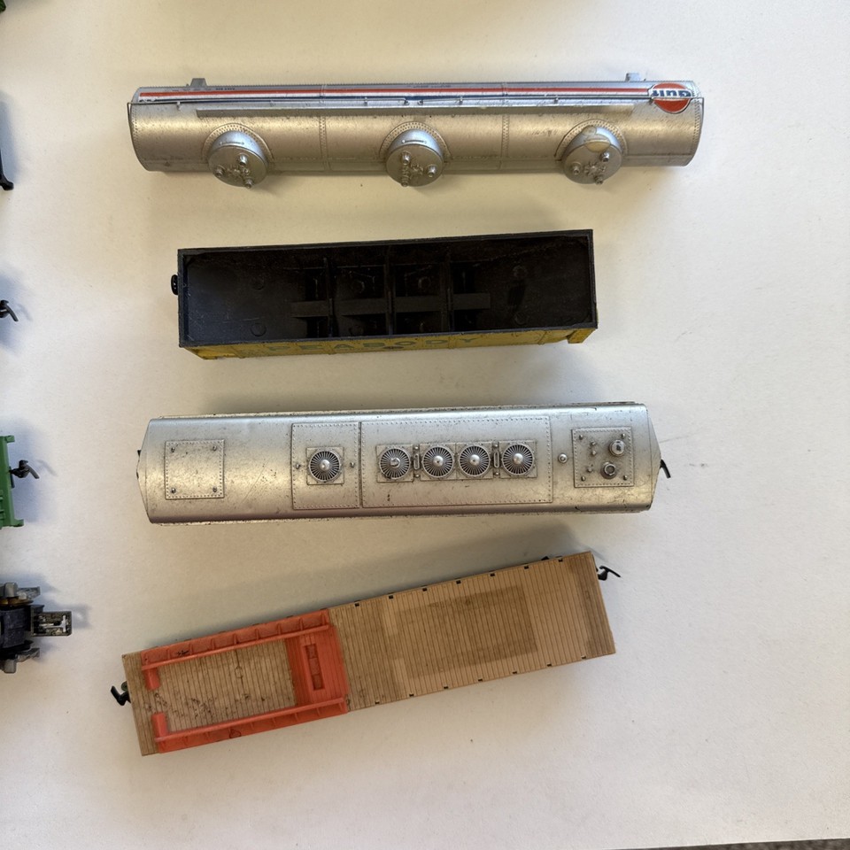 As Is HO Scale Lot Of Train Box Cars FOR PARTS OR REPAIR Estate Project ...