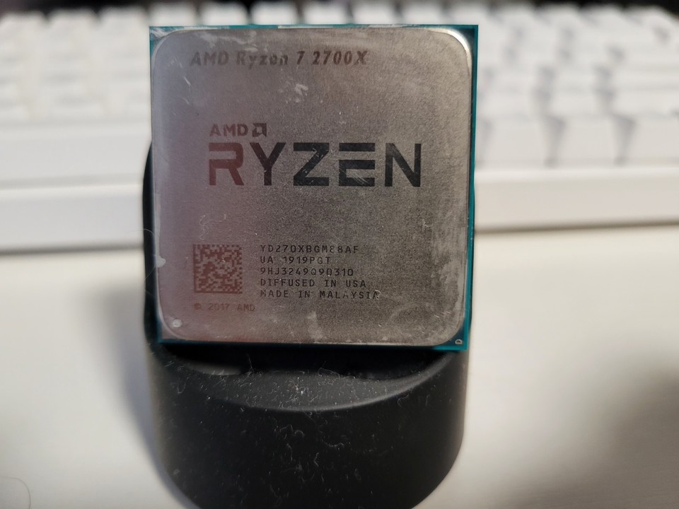 AMD Ryzen 7 2700X Processor (3.7 GHz, 8 Cores, Socket AM4) (Read ...