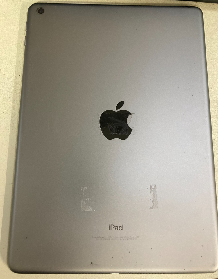 Apple A1893 iPad 6th Generation Wi-Fi 128GB 9.7" Screen Space Gray READ ...