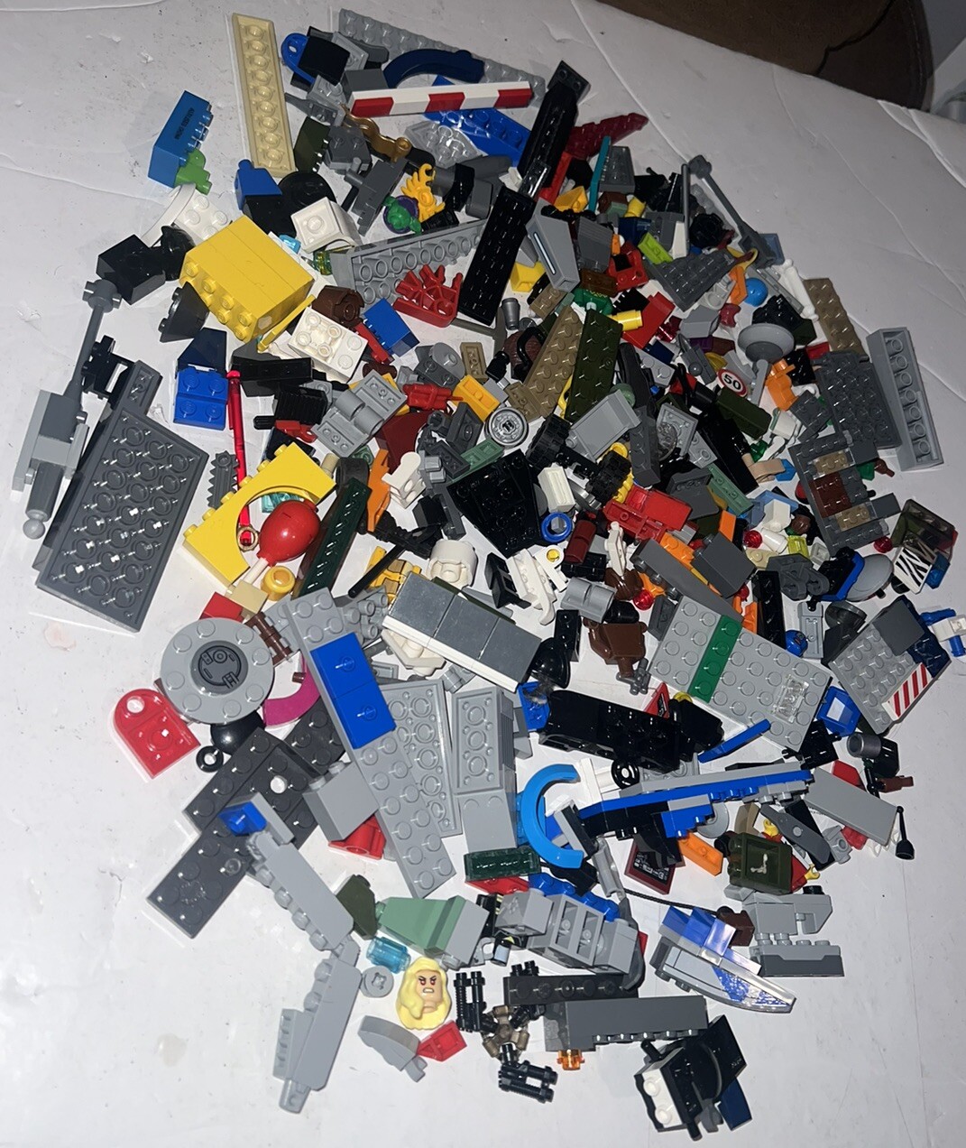 LEGO Lot of 1 Lb Bricks Minifigures Weapons Helmets Random Pieces ...