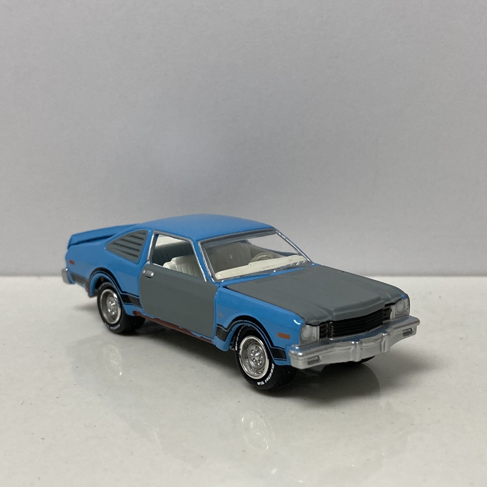 1976 76 Plymouth Volare Road Runner Collectible 1/64 Scale Diecast ...