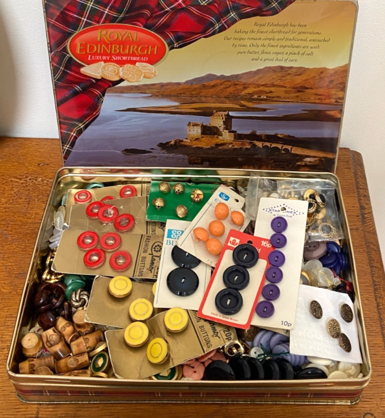 Tin of Vintage Buttons (in sets, some cards) 900g Royal Edinburgh ...