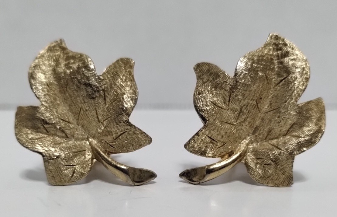 Vintage Charel Brushed Gold Tone Ivy Leaf Clip On Ear… - Gem