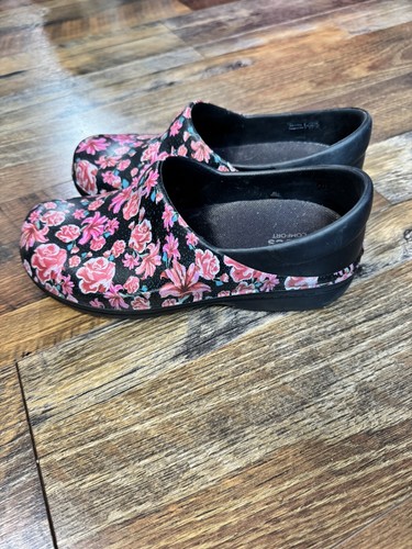 Crocs Work Clog Women's Size 7 Neria Pro II Roses Floral 205385 ...