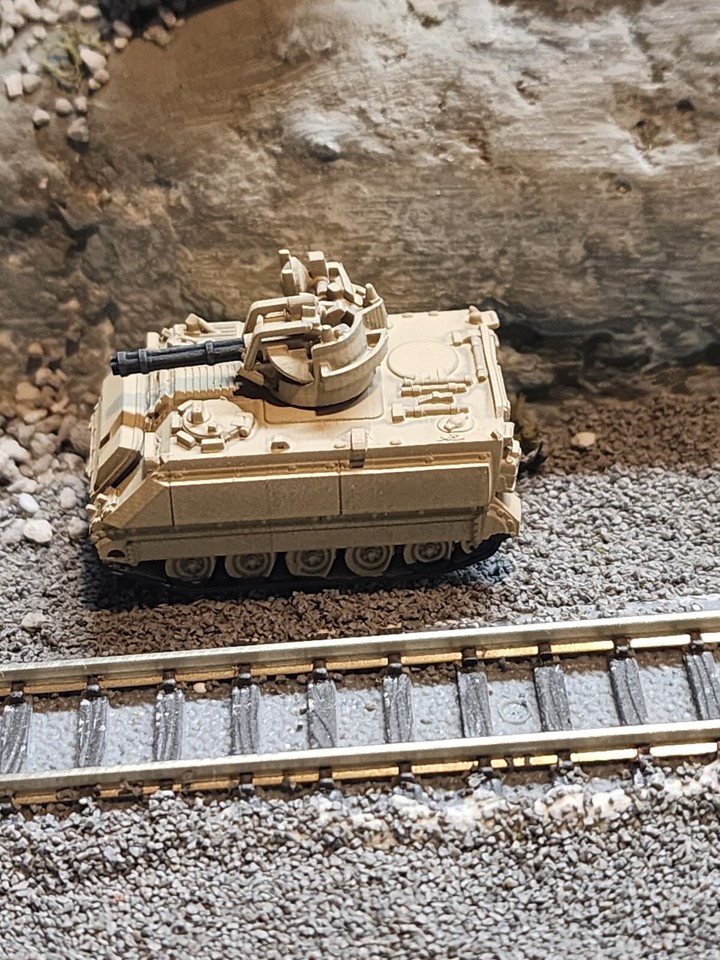 N Scale 1:160 M163 Vulcan Air Defense System (VADS) - US Army Desert ...