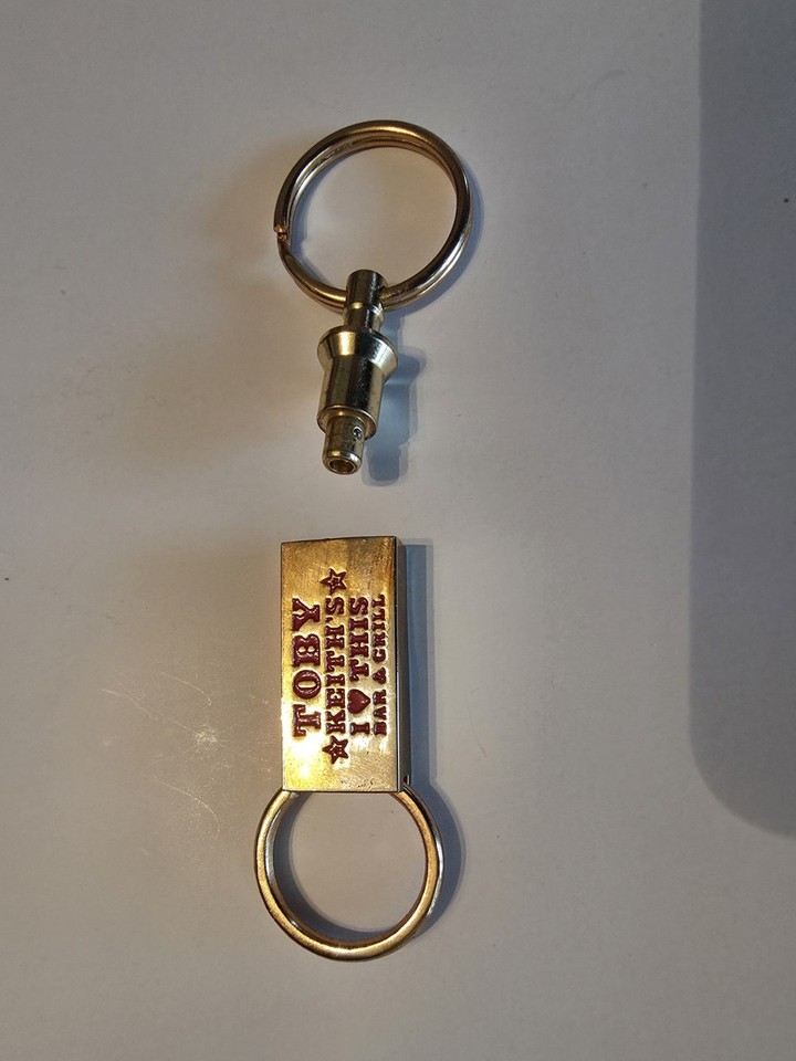 Toby Keith " I Heart this Bar" Keychain - Two Ends Separate | eBay