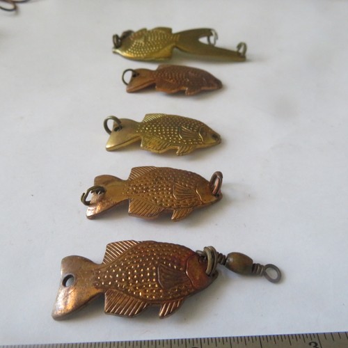 FISHING LURE UNKNOWN LOT OF 5 ASSORTED BRASS COLORED FISH SHAPED SPOON ...