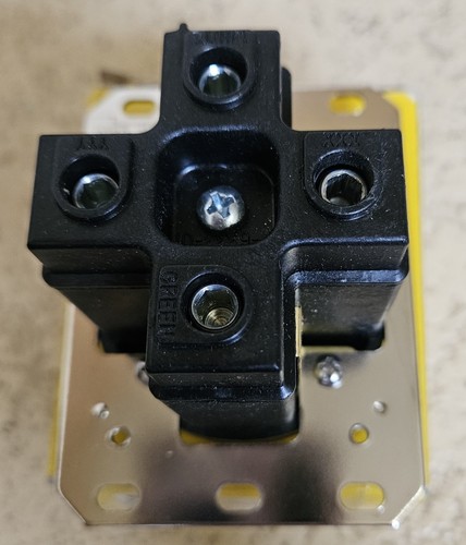 Hubbell HBL9450A Straight Blade Device Receptacle, RTP, Industrial ...