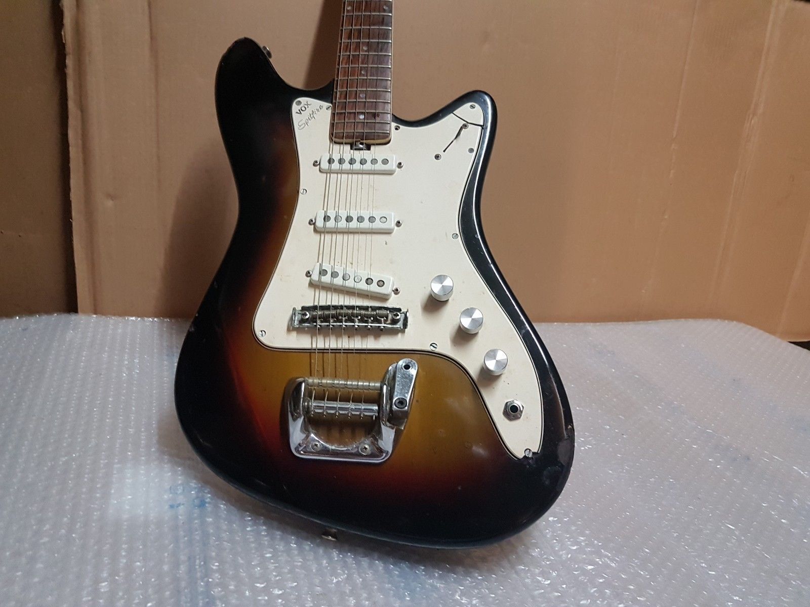 Vox Electric Solid Body Guitars >> Vintage Guitar and Bass