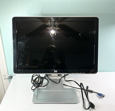 HP W2207h 22" Widescreen LCD Computer Tilt Monitor-Works One Small Chip ...