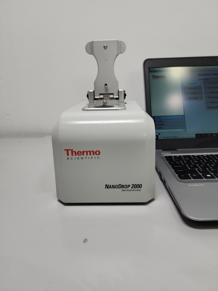 Thermo Scientific NanoDrop 2000 UV-Vis Spectrophotometer w/ Laptop and ...