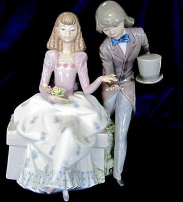 Gaylord Statue Women holding umbrella | eBay