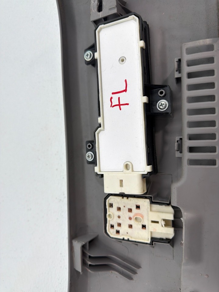 2015 - 2020 TOYOTA SIENNA FRONT LEFT SIDE SEAT SWITCH OUTER TRIM COVER ...