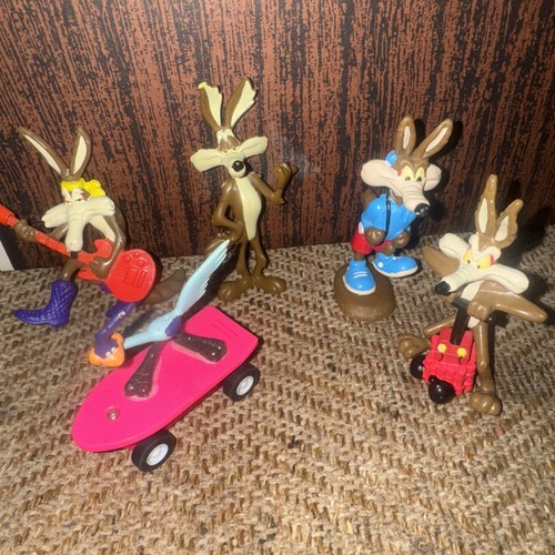 Wile E Coyote Mini Figures Warner Bros WB & Road Runner On Skateboard ...