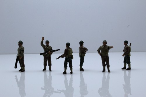 6 Military Soldiers WWII Army Figures 1:64 Scale Diecast Diorama Model ...