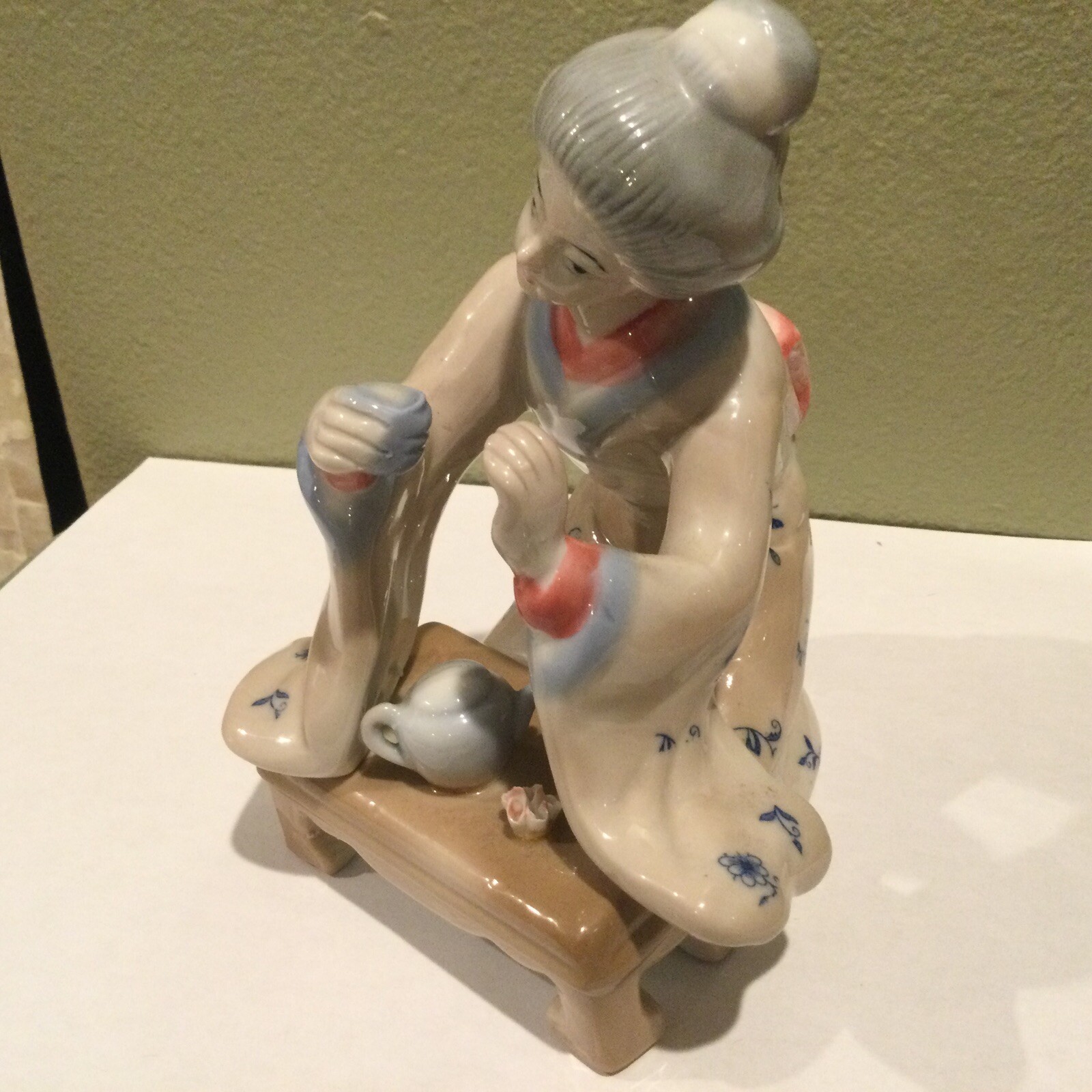 Vintage Japanese Girl/Geisha Pouring Tea. Numbered 3691 Lenwile Ardalt ...