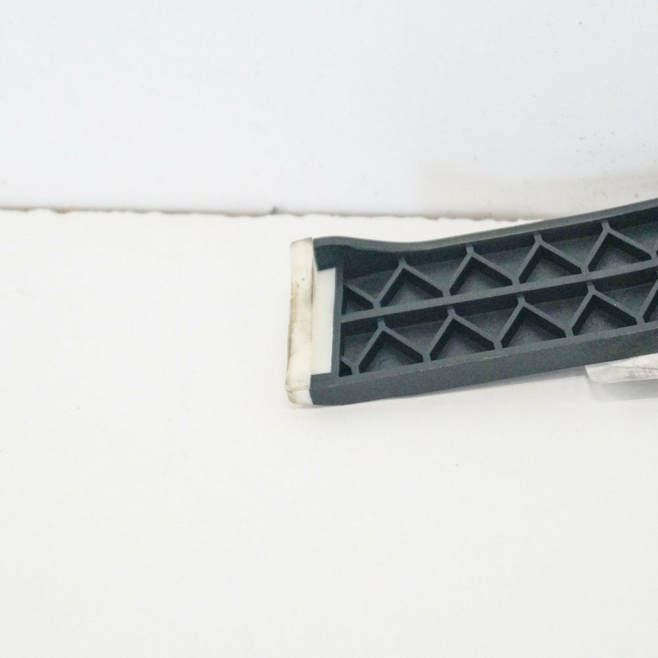 NEW MERCEDES BENZ GLA X156 RADIATOR RIGHT LOWER BRACKET A2465040240 ...