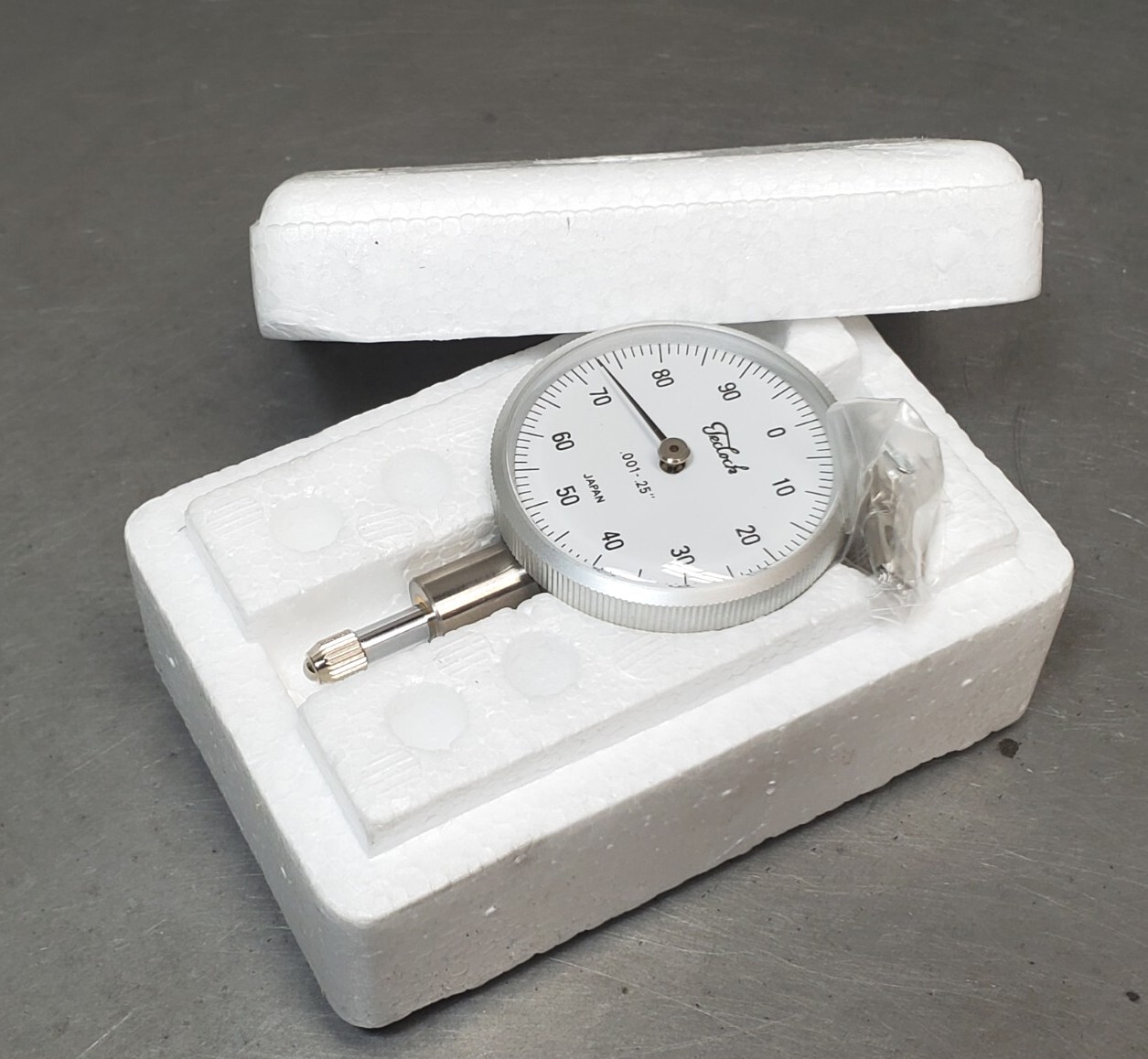 Starrett No. 657AA magnetic base with a Teclock AI-935 dial indicator ...