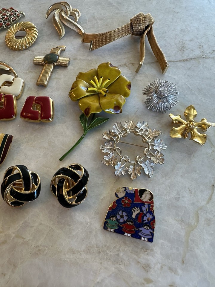 Vintage Jewelry LOT Gold Tone Brooches! And Matching Earring Sets! | eBay