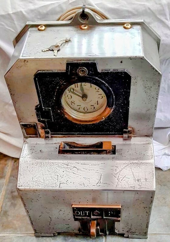 A RARE VINTAGE ANTIQUE CLOCKING IN MACHINE BY TIME RECORDERS LTD LEEDS ...