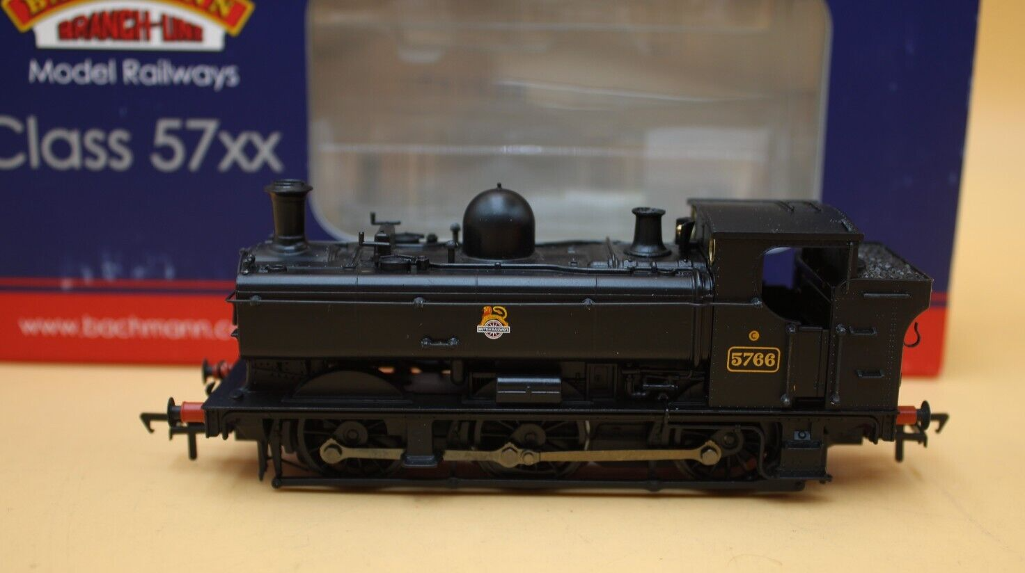 Bachmann 32-214 Class 57XX Pannier Tank 5766 BR Black Early Emblem Loco ...