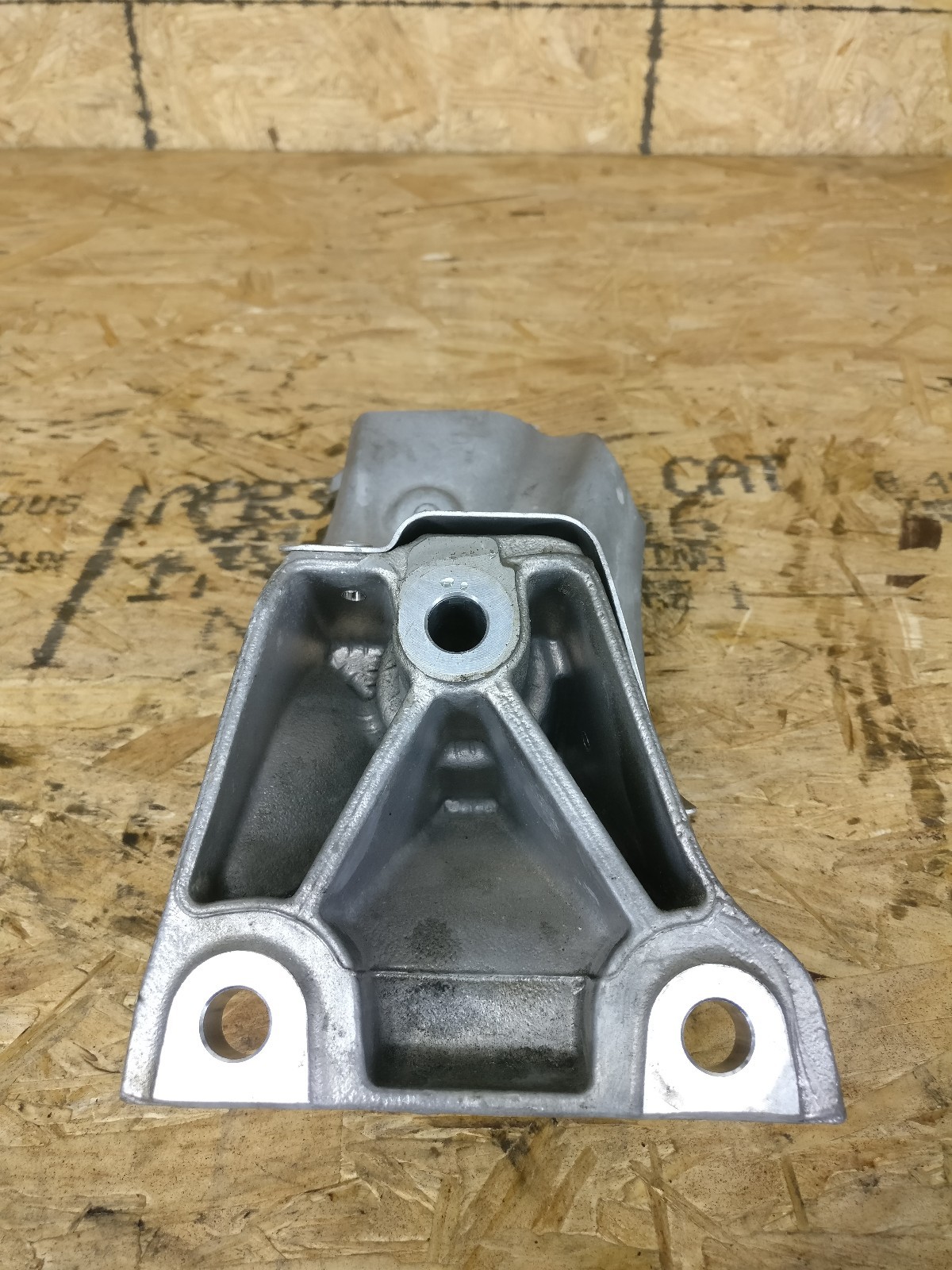 BMW OEM E60 Right Passenger Side Engine Motor Mounting Part Bracket ...