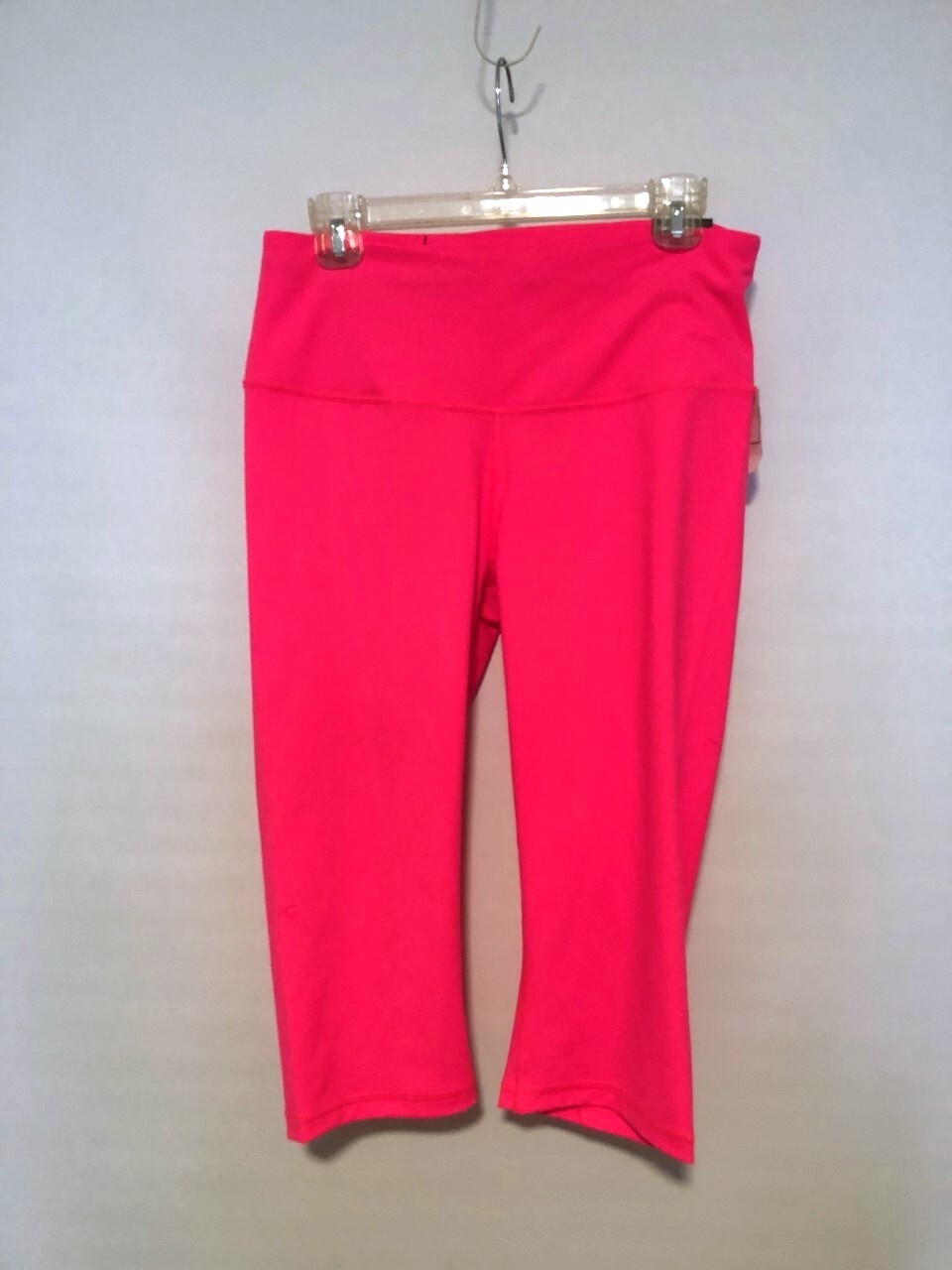 Fabulous NWT $70 VICTORIA SPORT Knockout Crop Leggings Hi-Vis Pink ...