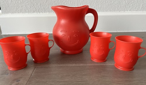 VINTAGE KOOL AID MAN 2 QUART PITCHER RED PLASTIC AND 4 MATCHING CUPS ...