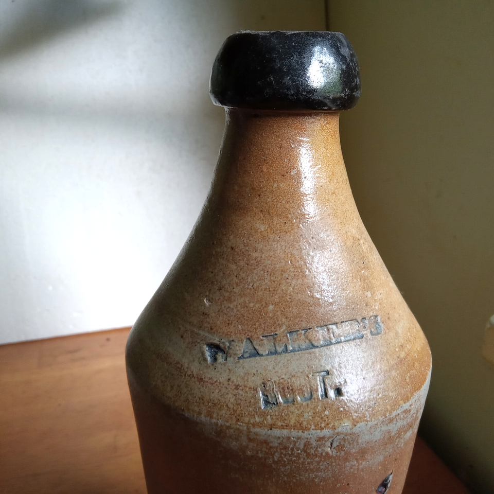 WALKER'S ROOT. EARLY SALT GLAZE STONEWARE ROOT BEER BOTTLE FROM ALBANY ...