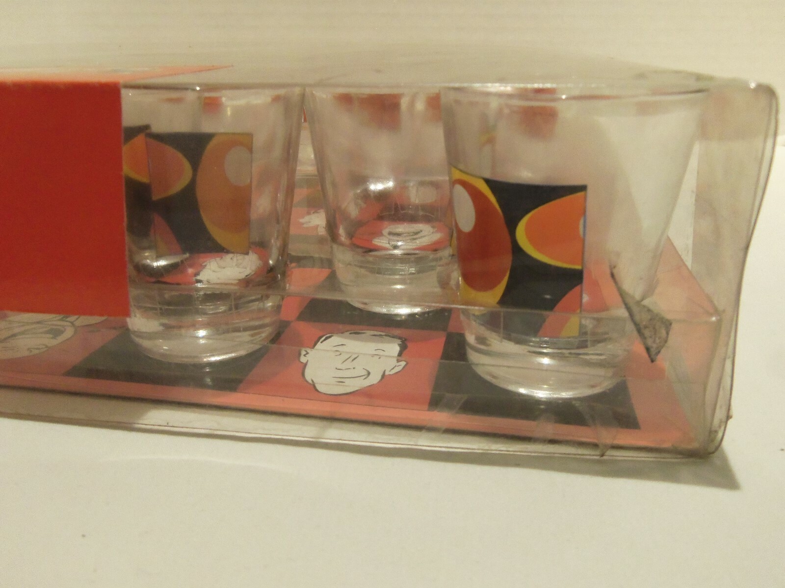 SHOOTERS CHECKERS SHOT GLASS DRINKING GAME --16 SHOT GLASSES- MAN CAVE ...