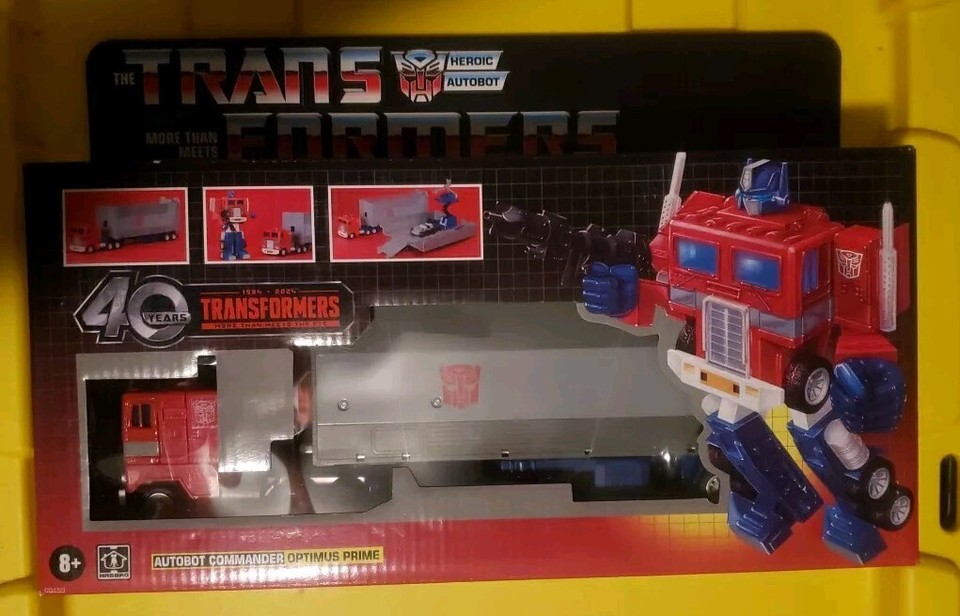 Transformers G1 40th Anniversary: Optimus Prime, Blaster & Bombshell ...