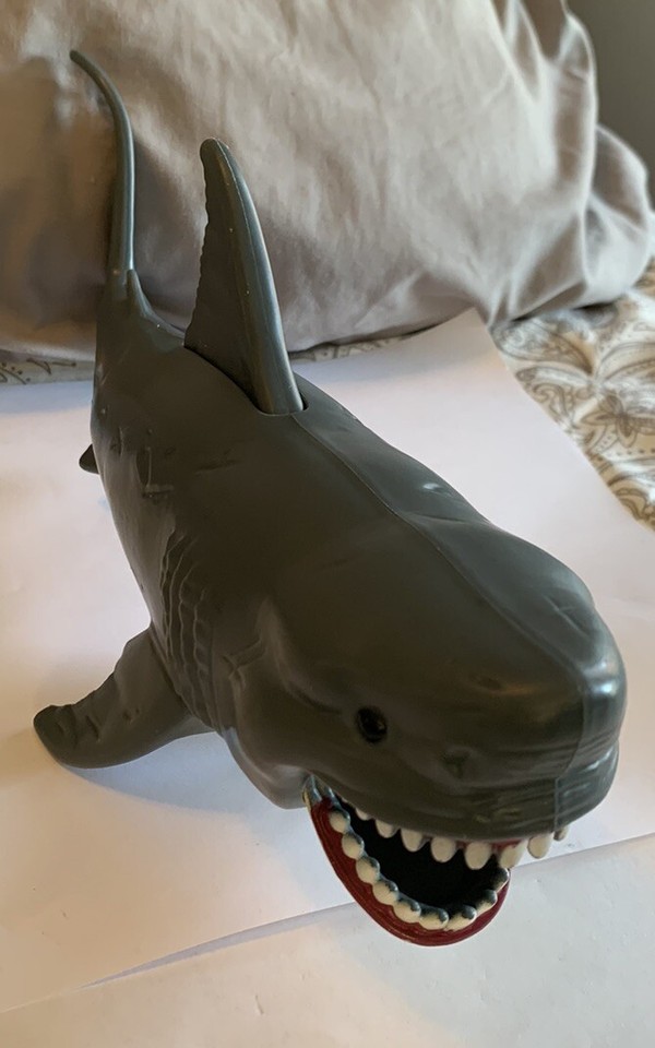 Great White Shark Toys R Us Rescue Squad Chomping Shark Toy | eBay