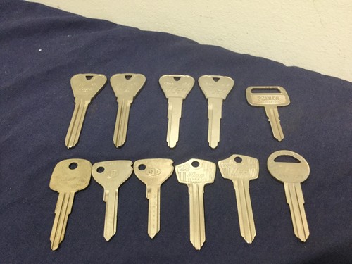 Assorted Automotive Key Blanks, Set of 11 - Locksmith | eBay
