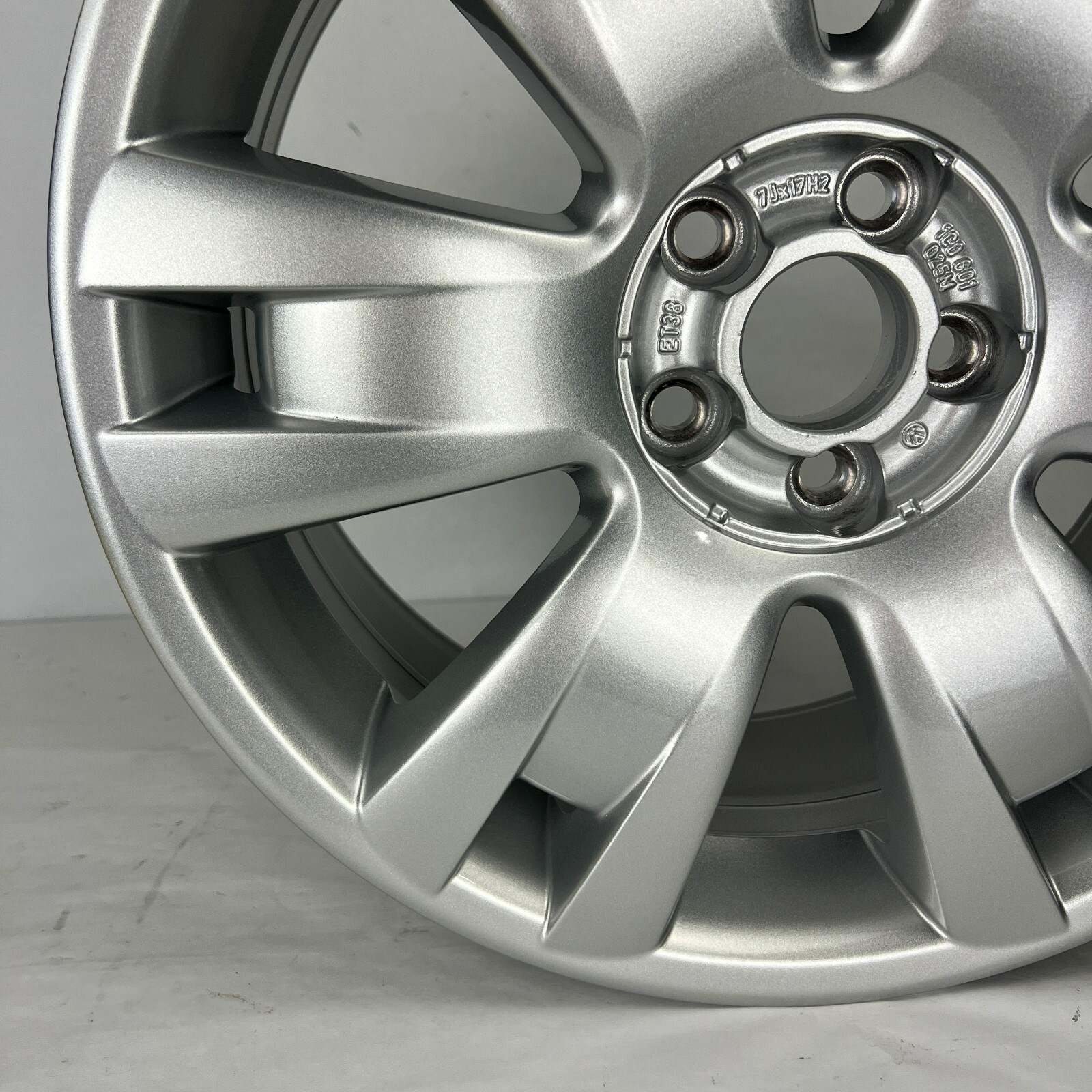 OEM 2002 03 2004 2005 Volkswagen Beetle 17 " Alloy Wheel 17x7 Rim 1C0 ...