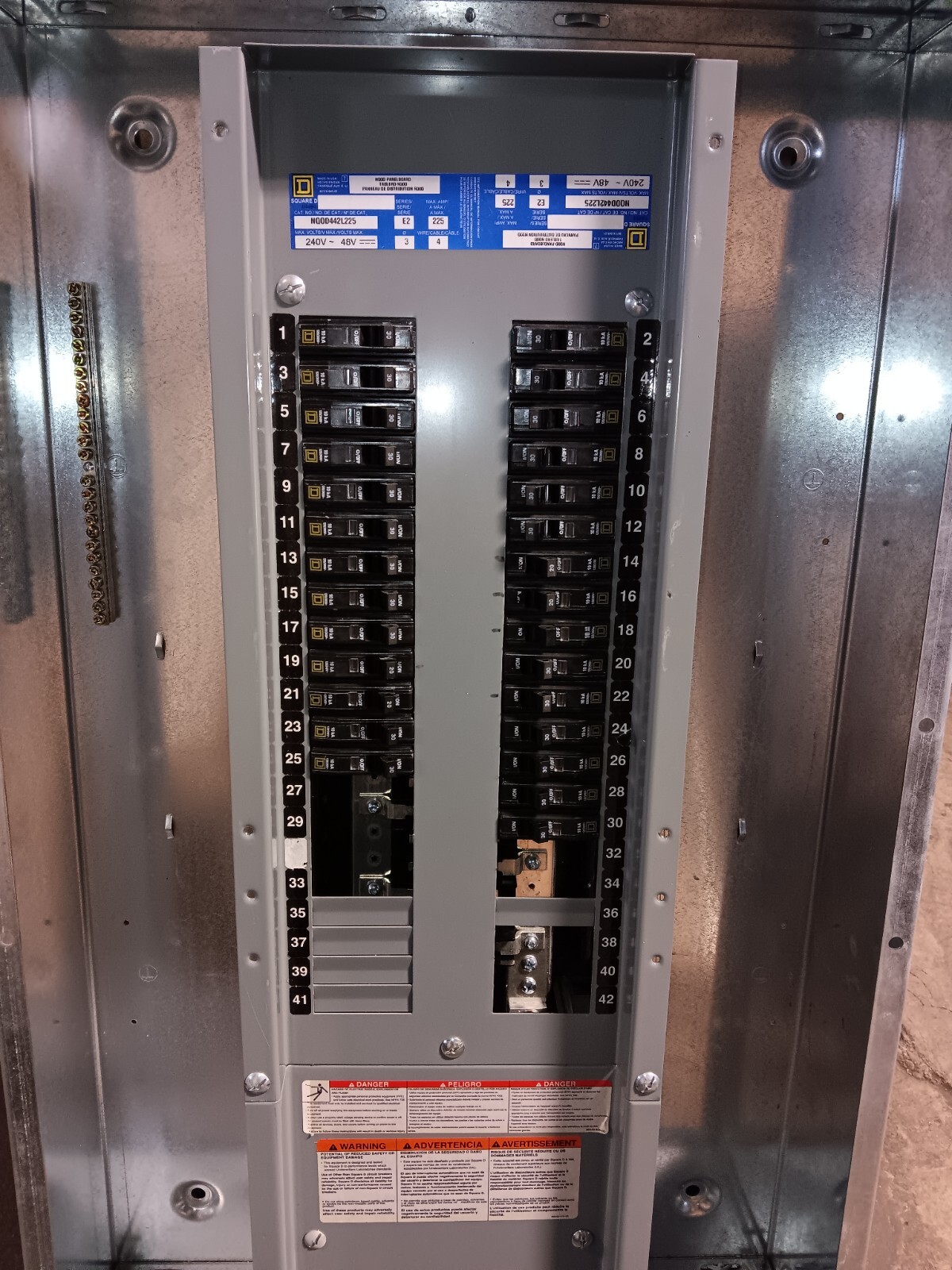 SQUARE D NQOD442L225 225 AMP MAIN LUG PANELBOARD 42 CIRC 208Y/120V 3Ø ...