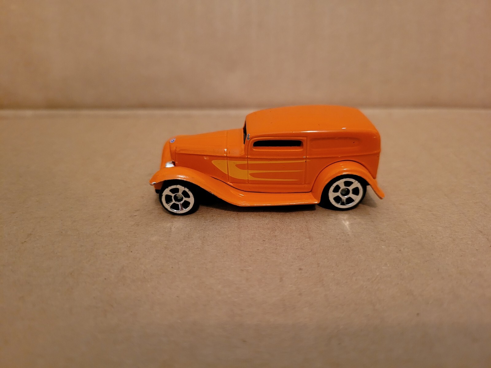 Maisto 1932 Ford Roadster 1/64 Orange PreOwned | eBay