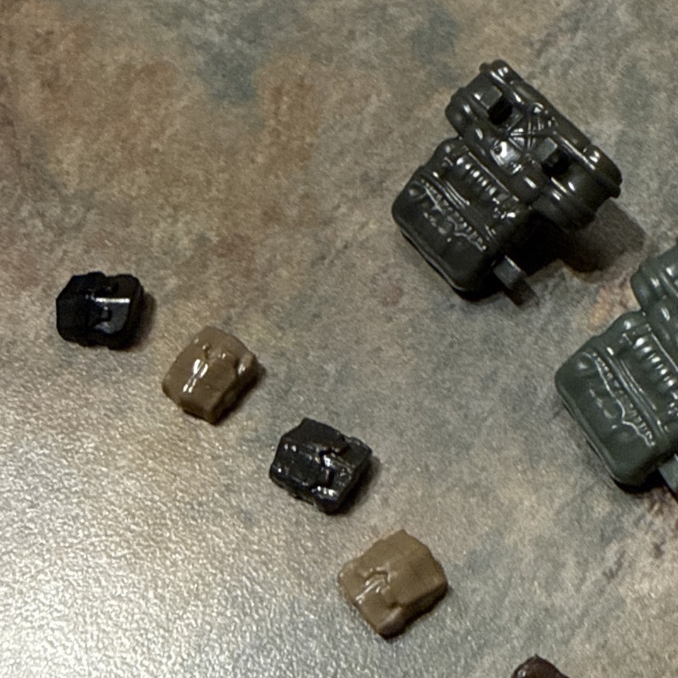 Mega Bloks Construx Call of Duty back pack and pouch accessories Lot of ...