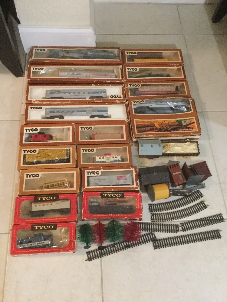 Vintage Tyco Ho Scale Electric Train Set Cars w/Box and Accesories Lot ...