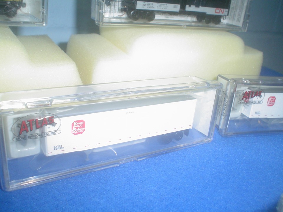 Lot of 2 Box Cars, 7 Semi Trailors, 2 Forklifts, Trailor House, 15 ...