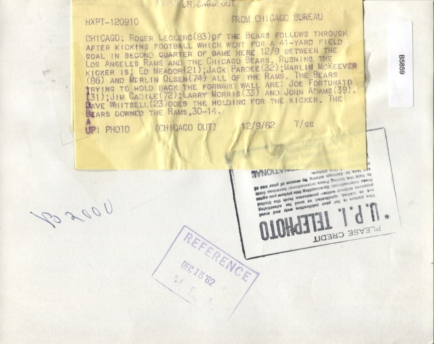 1962 Press Photo HoFer Merlin Olsen Rushes the Kick made by Roger ...