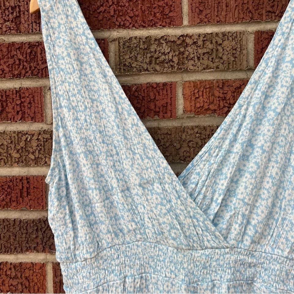 Rewind Light Blue and White Daisy Floral Print Plunge Sleeveless Romper ...