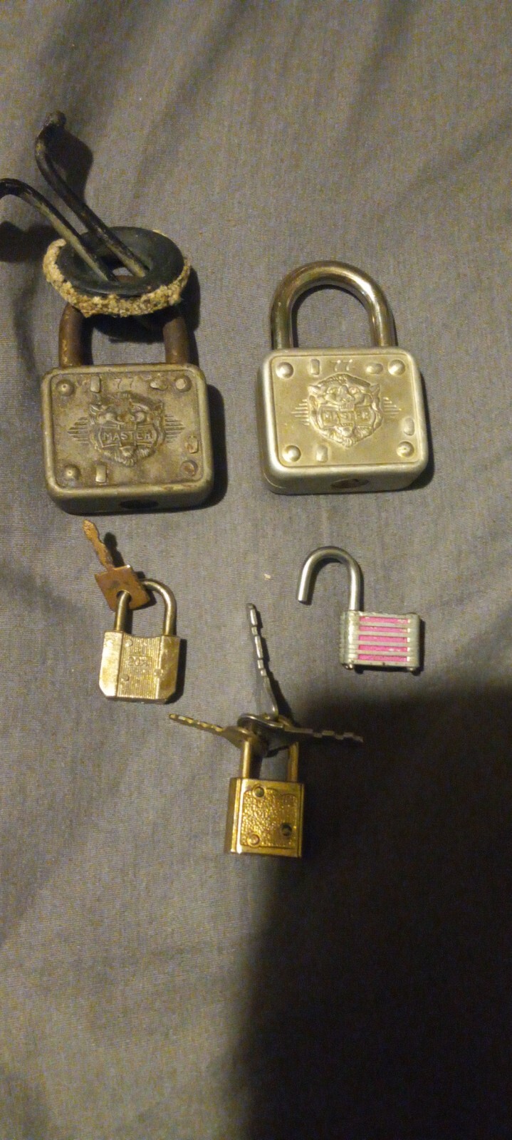 Lot 5 Antique Pad Locks 2 USA Master AND 3 OLD LITTLE LOCKS | eBay