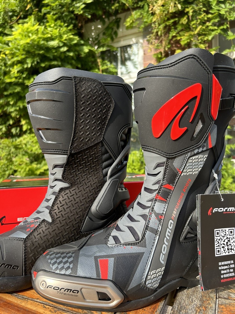 Forma Boots Logo