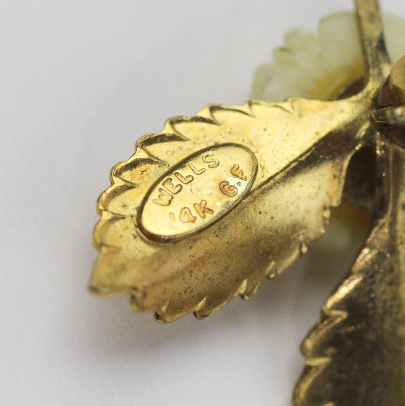 BEAUTIFUL VINTAGE WELLS 14K GOLD FILLED CRAFTED WHITE ROSE & LEAF ...