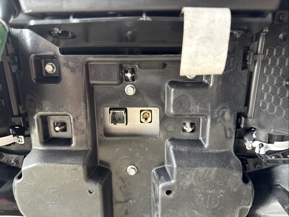 2020 2021 2022 2023 2024 RAM 1500 12” SCREEN WITH MODULE RECIEVER UC5 ...