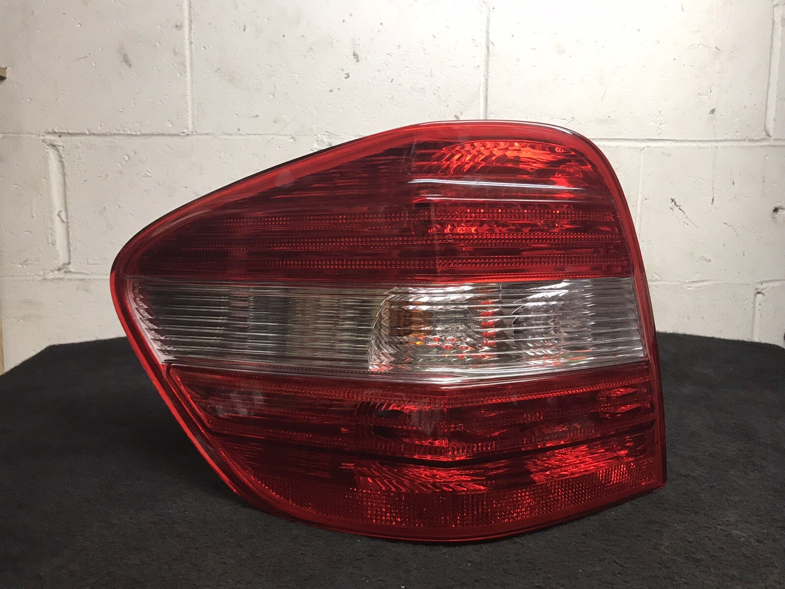 06-10 MERCEDES ML W164 REAR Left Driver TAIL LIGHT STOP LAMP ...